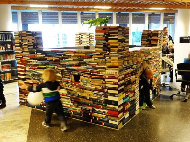 book fort 01.jpg